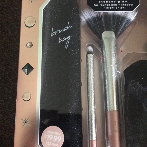 Real Techniques | Makeup | Real Techniques Studded Glam Brush Gift Set ...